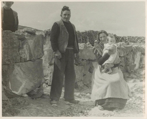 Sidney Robertson Cowell records in the Aran Islands and… | ITMA